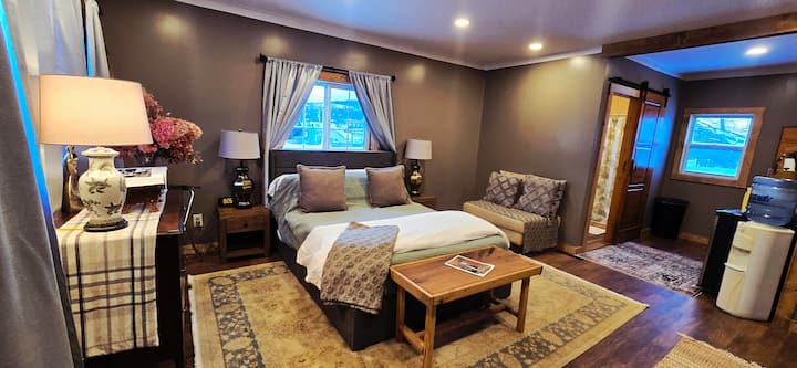 Blue Door Cottage/ Close To Downtown - Iron Mountain, MI