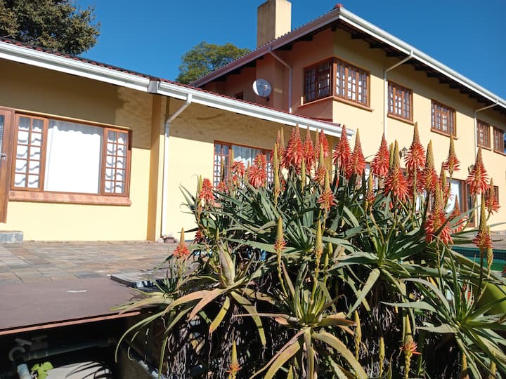 Gardenz, S.poolz And Peace At Birdzzz Guest House - Swaziland/ Eswatini