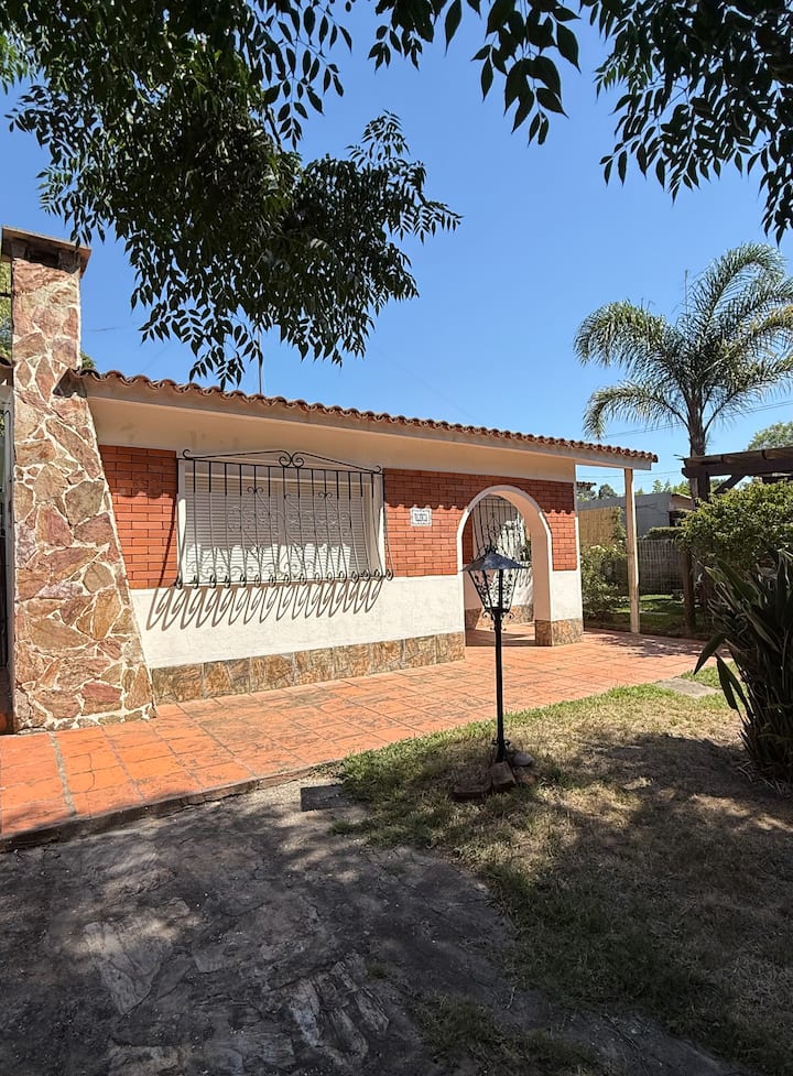Casa Valencia En La Floresta - Atlántida