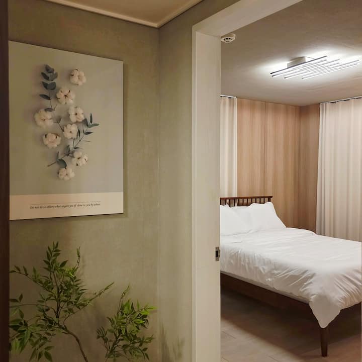 오픈행사/ 감각적인 인테리어 템퍼 매트리스 프라이빗하게 즐기는 아늑한 우리만의 감성 스테이 - Gwangju