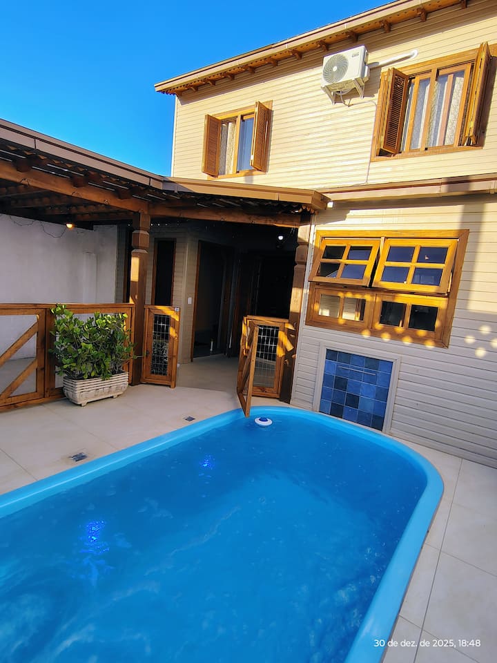 Casa De Praia Com Piscina Em óTima Localização! - Rio Grande