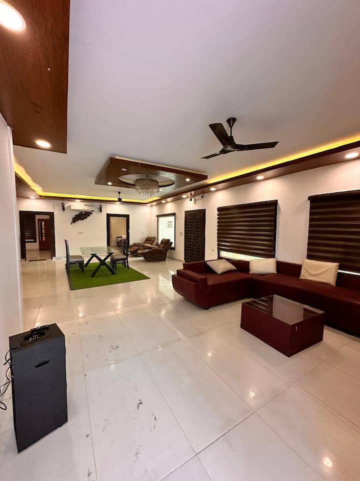 Brigadier's Retreat Farm - Noida