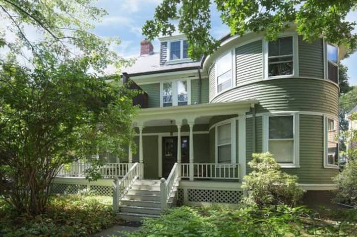 Harvard Sq - 2 Bd, Office, 1.5 Bath, Free Parking - Somerville, MA