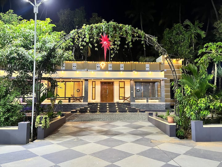 Luxury Villa With Garden In Guruvayoor | Breakfast - Kerala