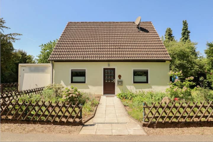 Komplett Möbliertes Einfamilienhaus - Neuss