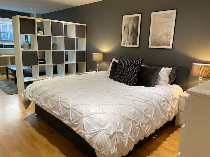 City Centre Modern Studio Apartment - Westone - Sheffield