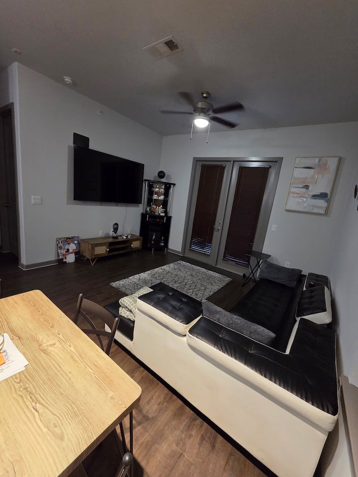 Beautiful Energy Corridor Loft - Houston, TX