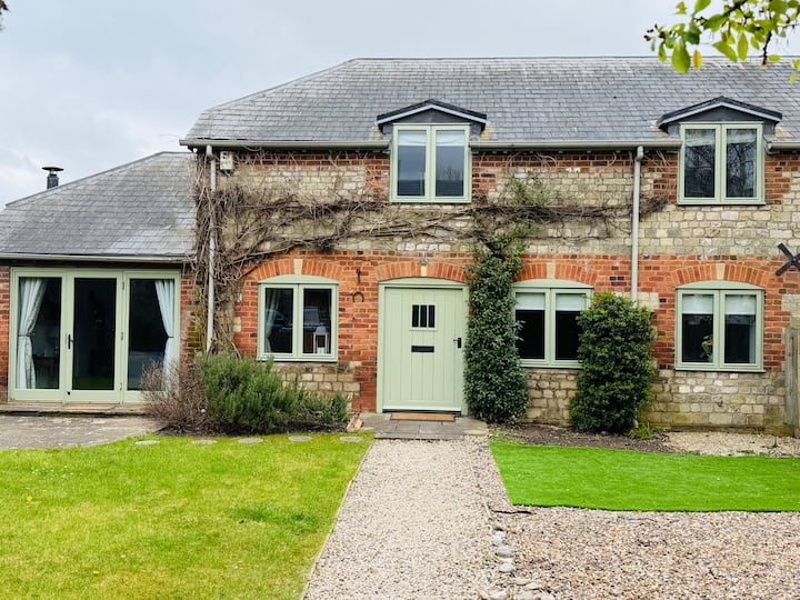 Barn Conversion With Wood Burning Stove. - Warminster