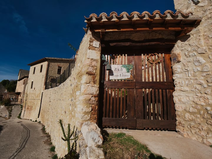 Stanza Al Piano Terra, B&b Manca1fiorino - Spoleto