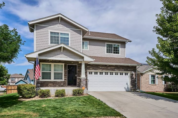 Sunny Suburban Home In Quiet Cul-de-sac - Aurora, CO
