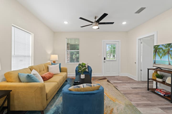 "Cheerful Bungalow" - Downtown W/d - Jacksonville, FL