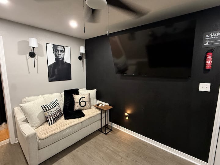 Hollywood Escape Guest Suite - Shreveport, LA