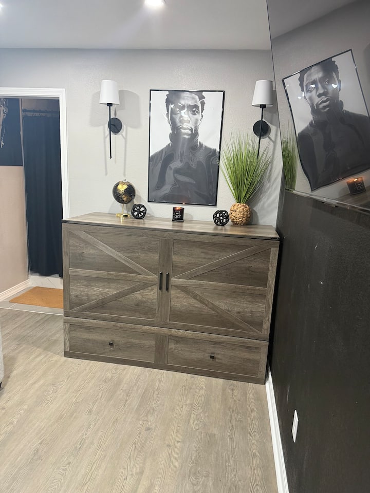 Hollywood Escape Guest Suite - Shreveport, LA