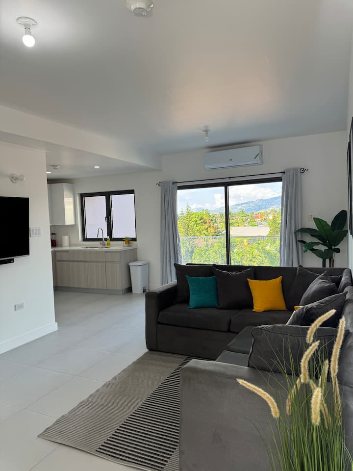 Modern Luxury Apt In Kgn 6 | Pool • 24/7 Security - Jamaica