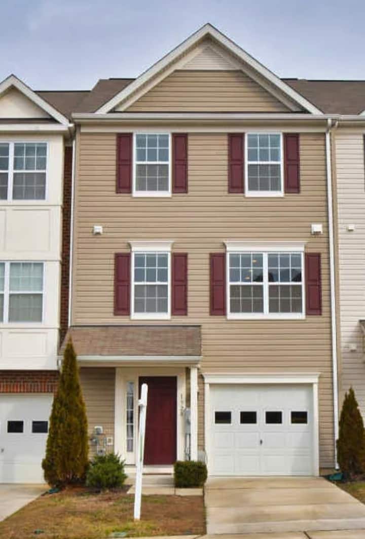 Home Away From Home. Spacious Townhome For You - Aberdeen, MD