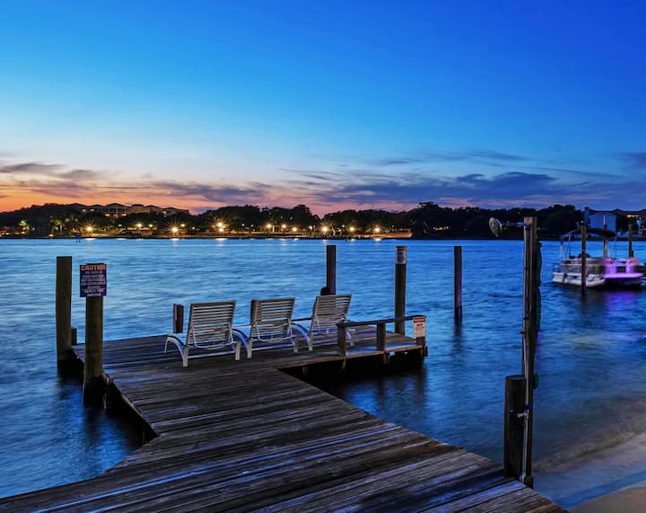 New! Waterfront 2br • Private Beach+dock - Fort Walton Beach, FL