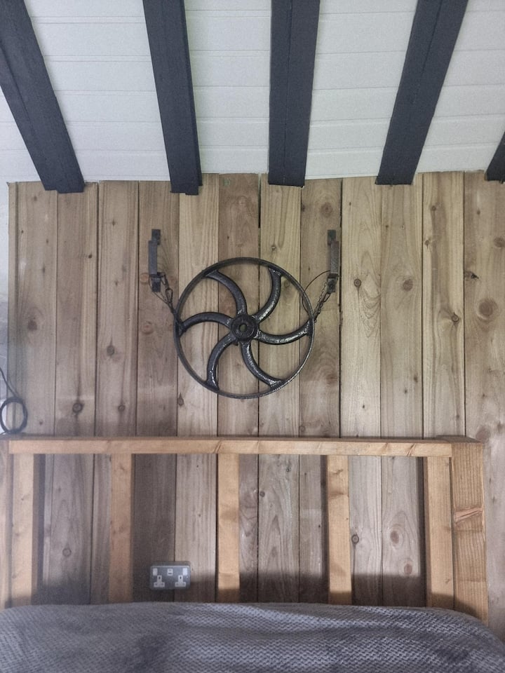 The Old Cow Shed - モールド