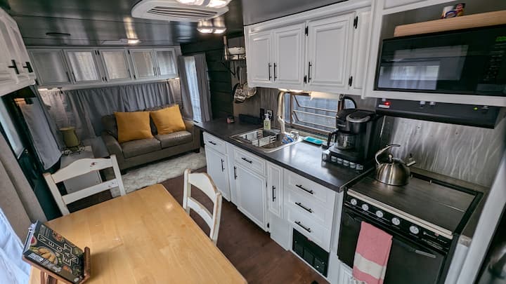 Fully Renovated Rv Is A Stunning Modern Tiny Home! - Bellingham, WA