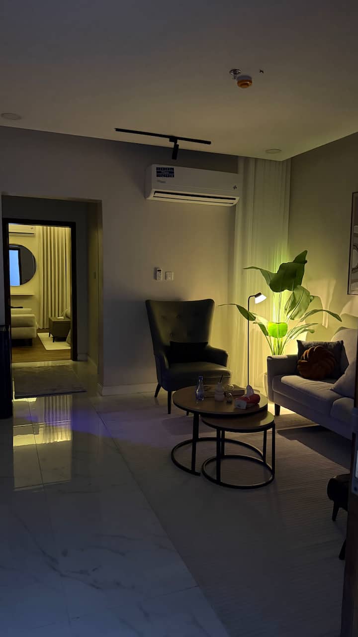 شقة جديدة بدخول ذاتي، قريبة من الخدمات - حي طيبة - Dammam