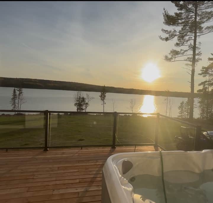 The Glass House On The Headpond - New Brunswick