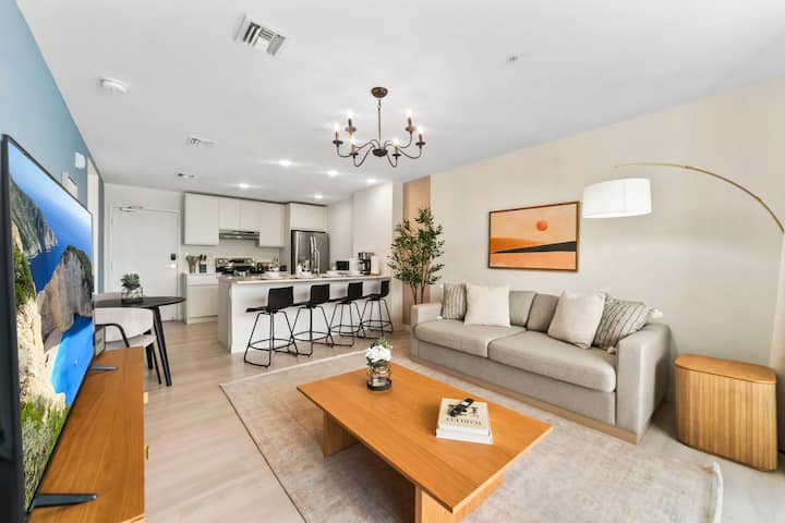 {Golden Shores} ~Beach ~ Pool ~Free Parking - Hollywood, FL