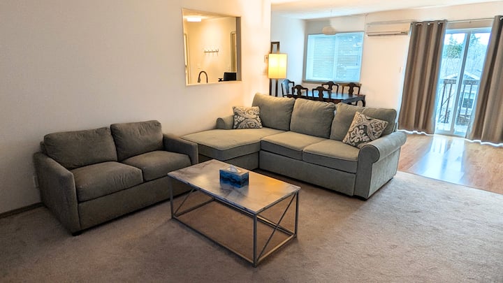 Peaceful 2bed/2bath Suite With King Bed + Parking - Langford