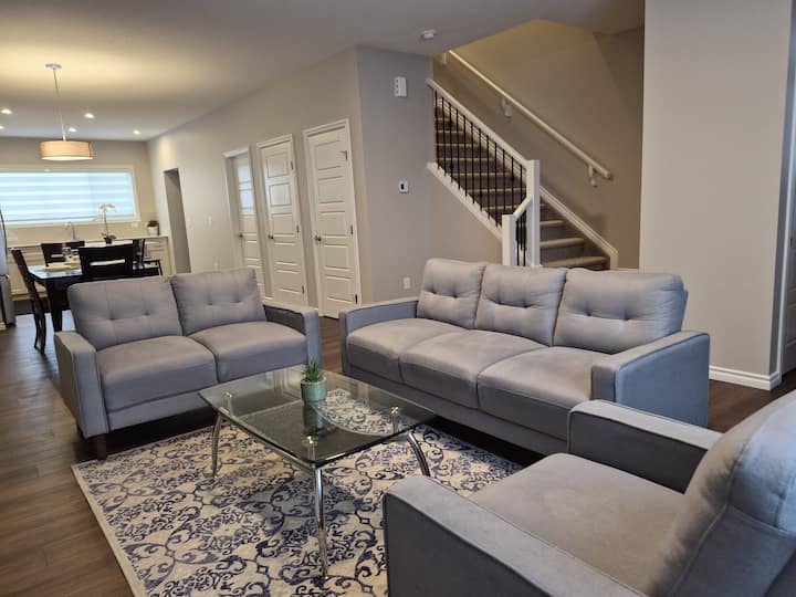 Family Friendly Home In Aster, South East Edmonton - Edmonton