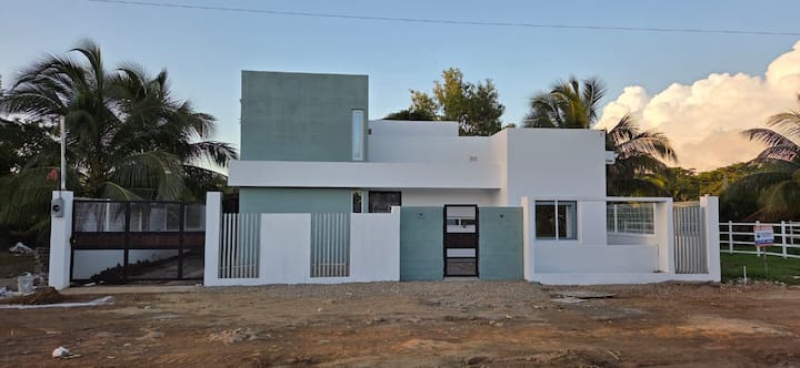 Serenity Shores Beach House - Trujillo, Honduras