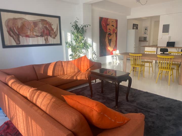 Poly16. 80 Sqm (860 Sq Ft) 1 Broom. City Centre. - Athens