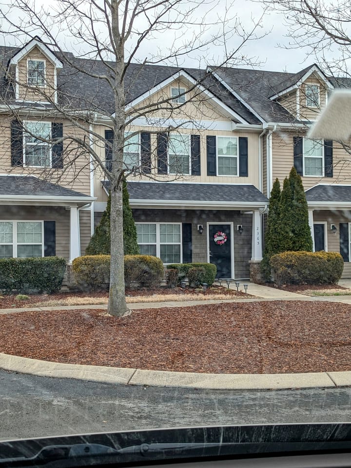 Town House, Country Mouse - Murfreesboro, TN
