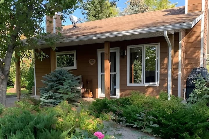 Hitch'n Post - Cozy Cabin - Strathmore