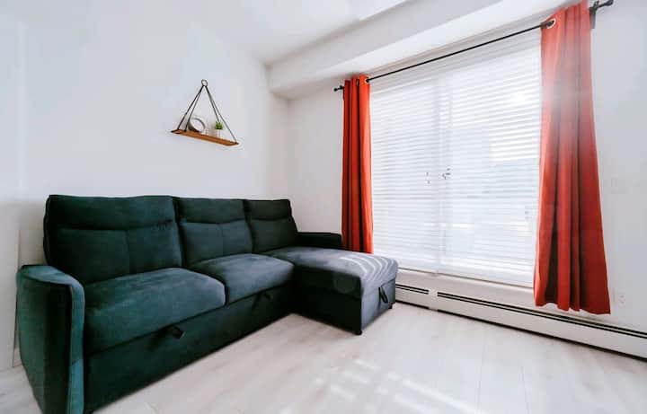 Modern 2br/2ba Condo|near Airport |Cozy & Quiet - Calgary