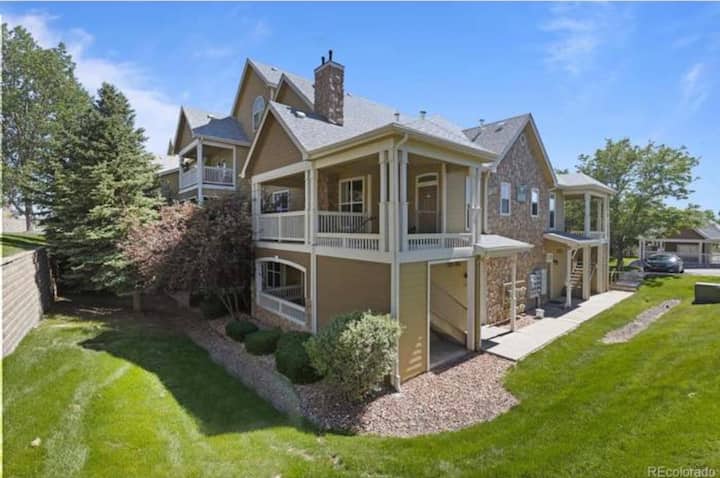 Chic 1br Retreat In Castle Rock | Cozy & Quiet - Castle Rock, CO