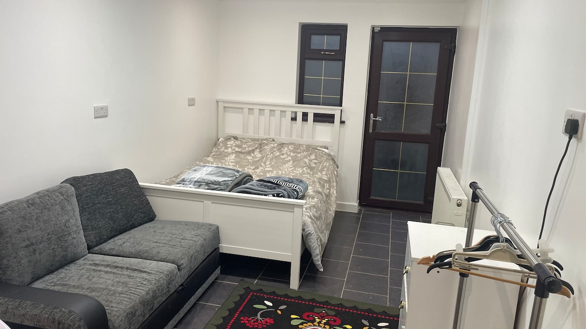 Edgbaston stadium Studio - Apartments for Rent in Birmingham, England ...
