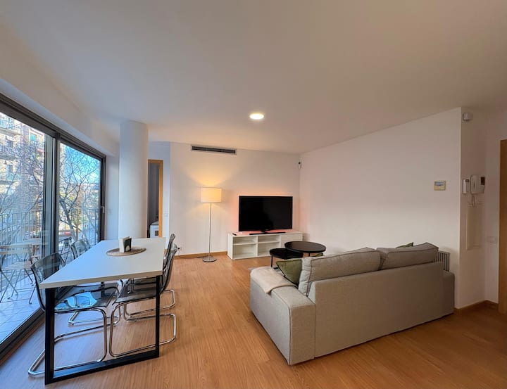 Modern Flat Near Sagrada Familia & Park Güell - Sant Cugat del Vallès