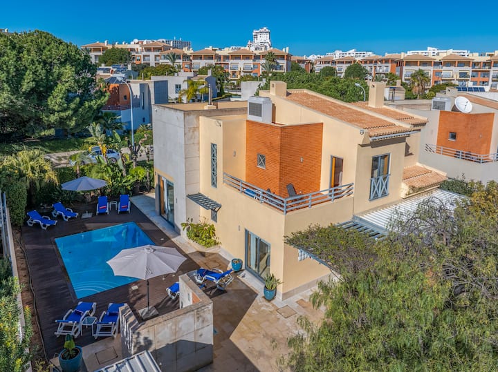 Oura, Modern Central Family Villa With Heated Pool - Albufeira