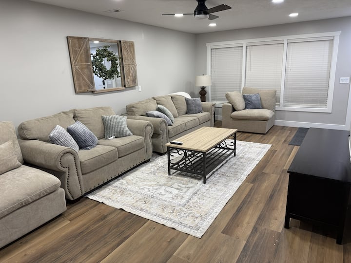 Cozy Remodeled 4br Home | Hot Tub Oasis | 85" Tv - Preston, ID
