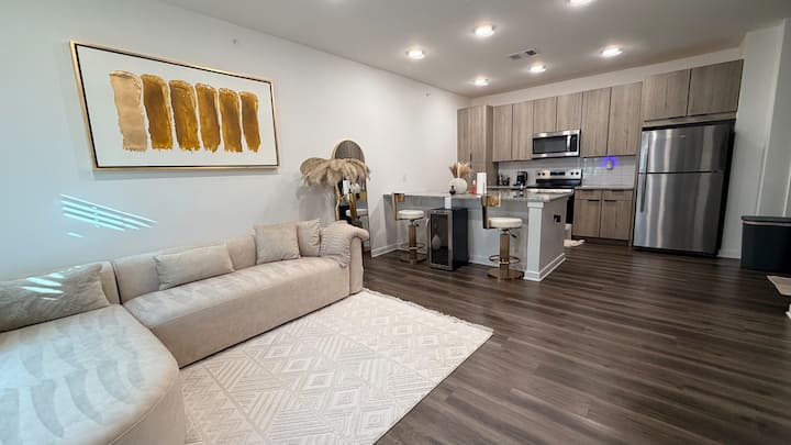 Cozy, Modern Apartment In A Prime Location. - South Fulton