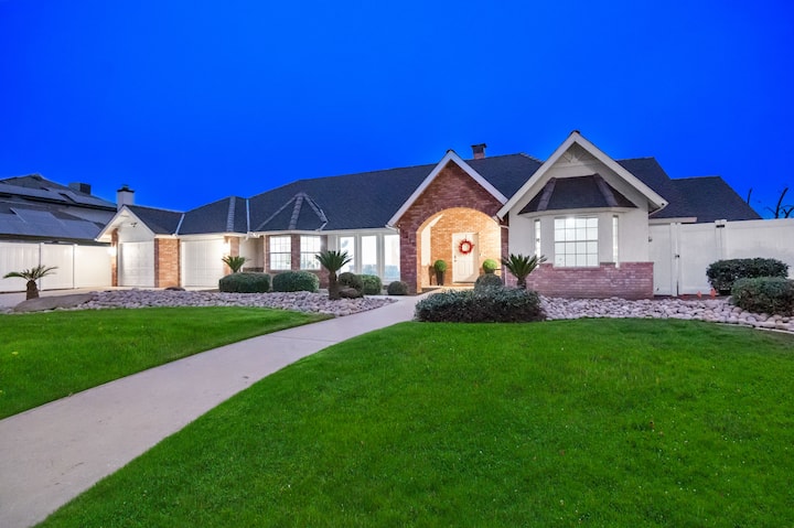 Escape To Bridgerton: Peaceful And Modern Vibes. - Tulare, CA