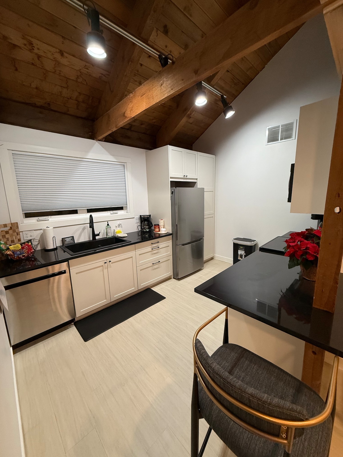 The Modern Timber…park once, walk everywhere! - Flats for Rent in ...