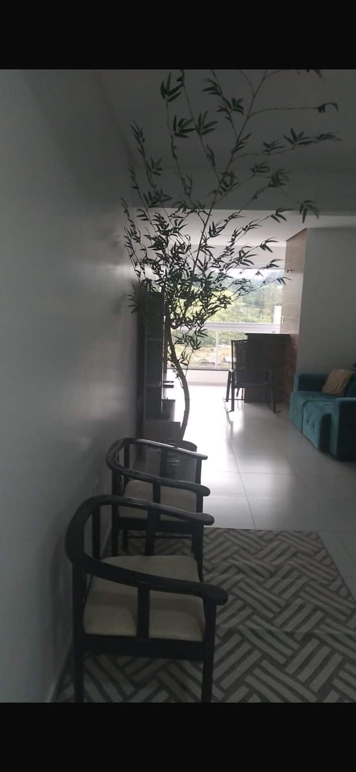 Apto 3 Quartos, Frente Para Av.
Excelente Vista. - Piratuba