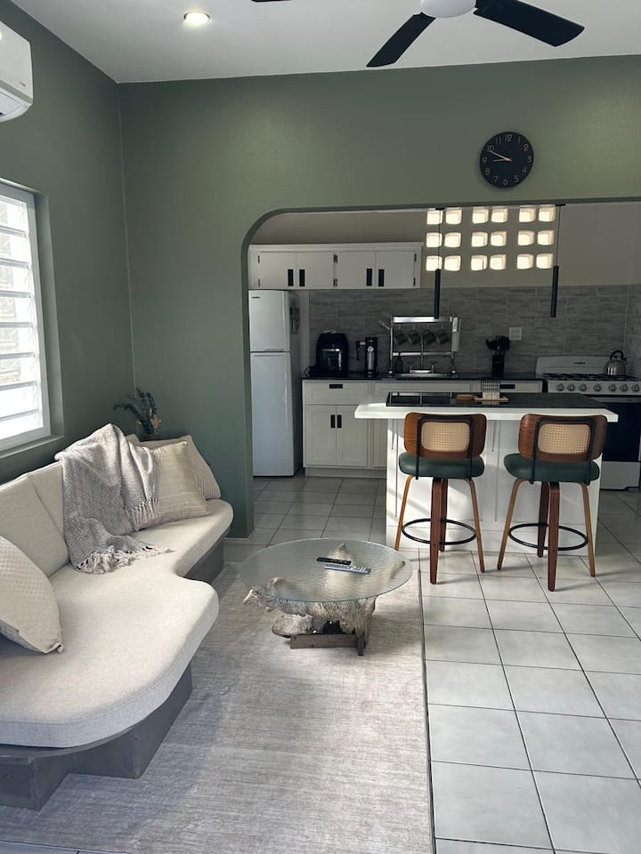 Beautiful 1 Bed W/ac, Parking, Generator-central - Antigua and Barbuda