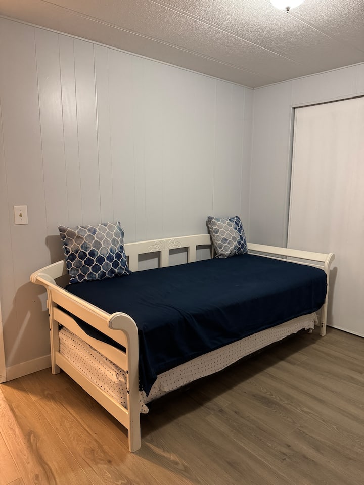 Redmond Retreat Solo - Redmond, WA