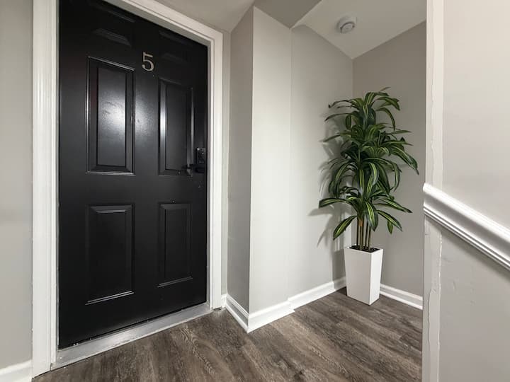 Luxury Apartment And Free Parking. - Wilmington, DE