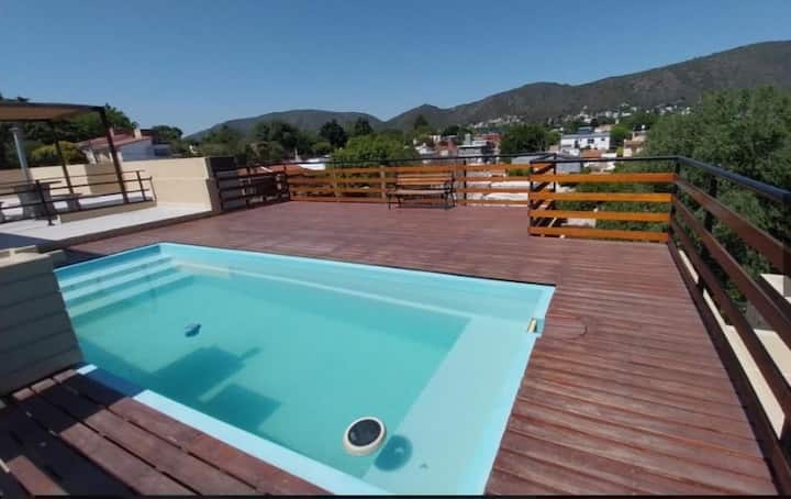 Departamento Con Pileta Y Cochera Cerca Del Rio. - Villa Carlos Paz