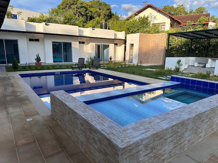 Quinta Con Piscina Y Jacuzzi En Carmen De Apicala - Melgar