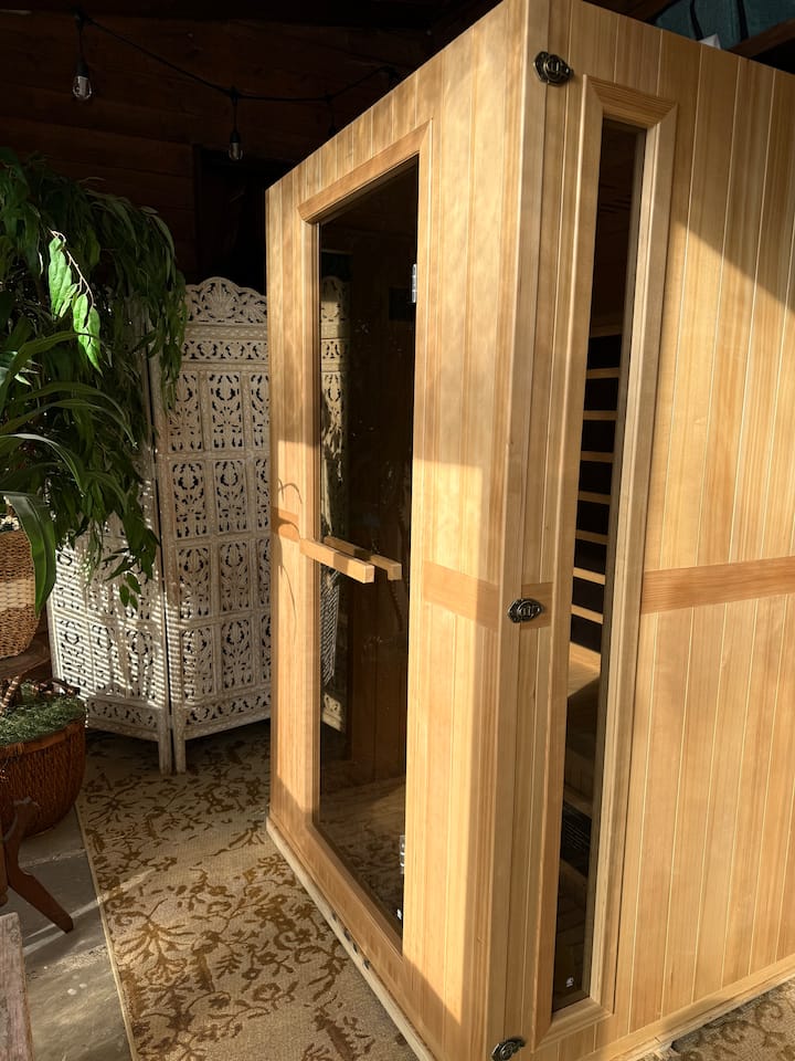 Rare Find! Poconos Log Cabin With Indoor Sauna - Pocono Mountains, PA