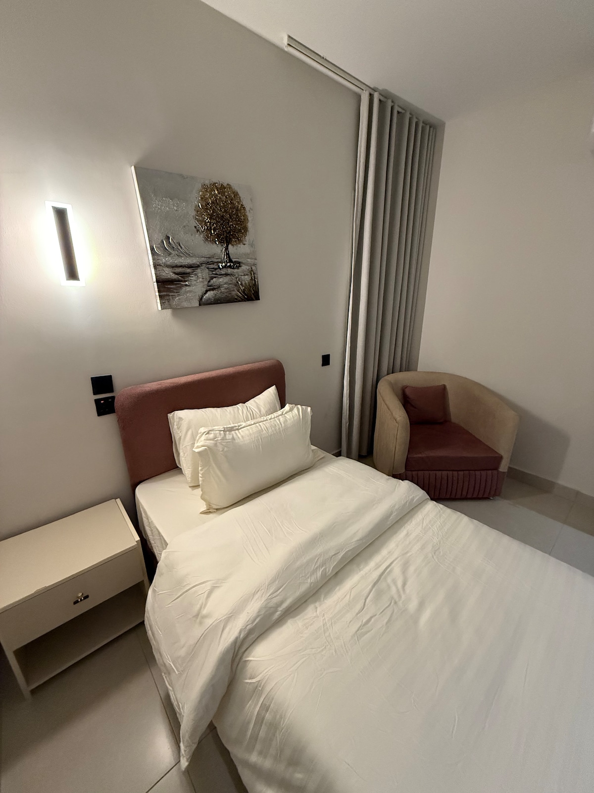 Single room, one person only, next to the metro - Apartments for Rent ...