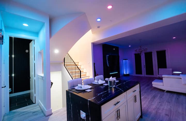 Modern 3 Story Downtown Skyline Villa - Houston Rodeo & Livestock Parade