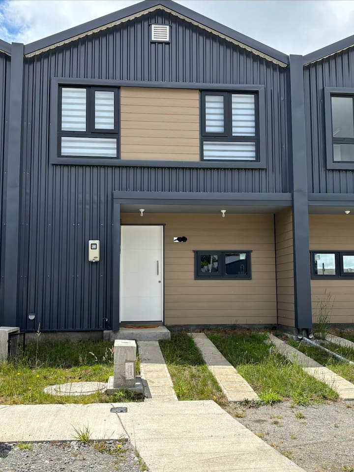 Alojamiento En Puerto Varas Con Vista Al Volcán - Puerto Varas